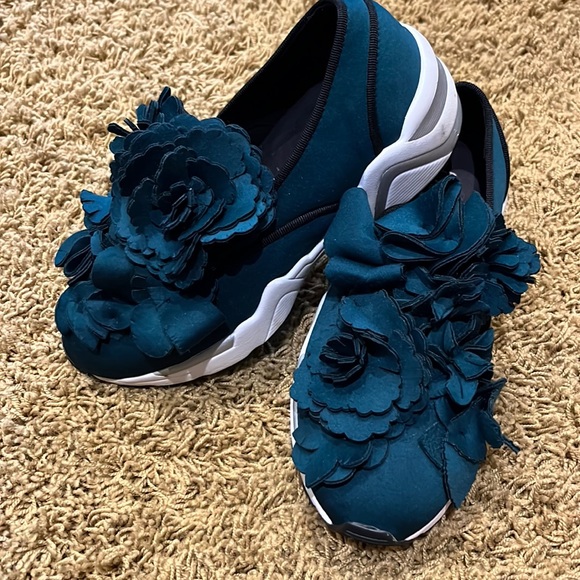 Sue Coma Bonnie | Shoes | Sue Comma Bonnie Slip In Sneaker Very Comfy ...